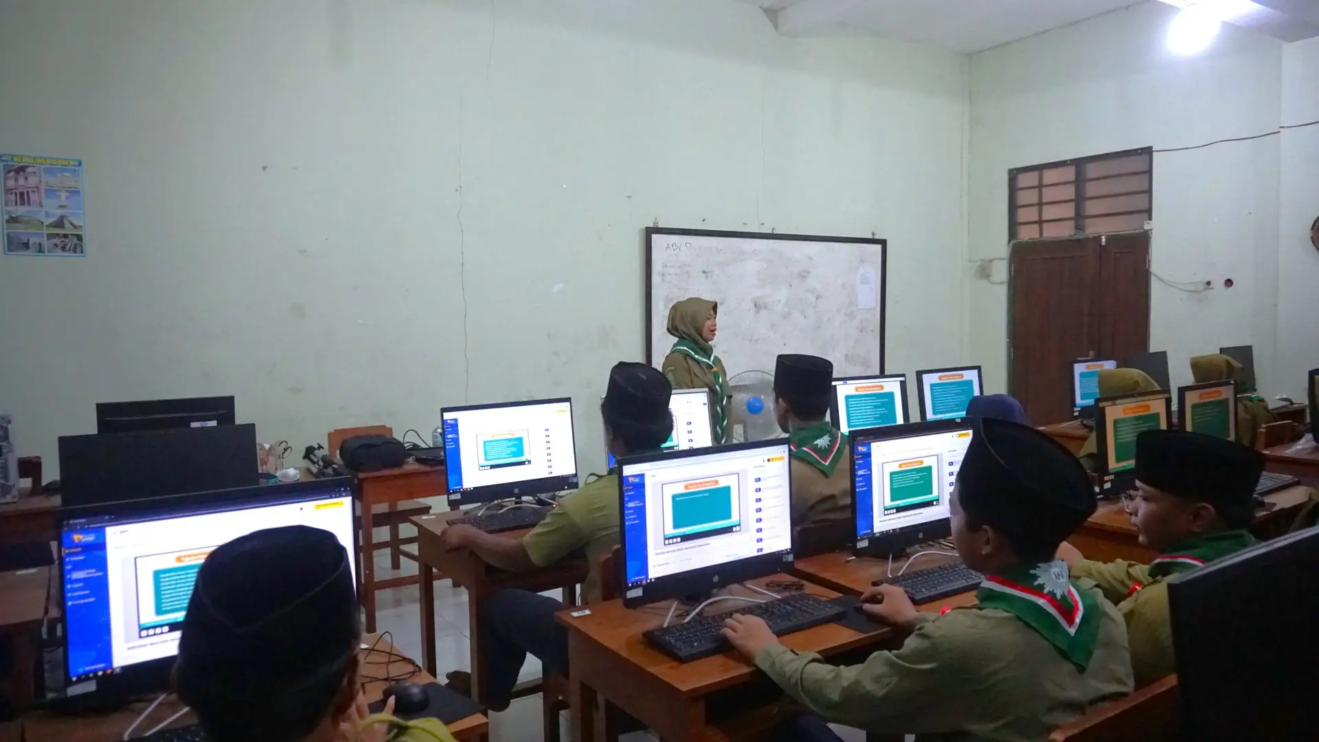 Peran Guru dalam Menghadapi Tantangan Pembelajaran Online - SMP ... Peran Guru dalam Menghadapi Tantangan Pembelajaran Online - SMP ...